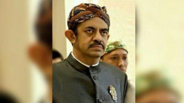 Profil Riza Chalid, Raja Migas Indonesia Keturunan Arab-Bugis - UNESCO